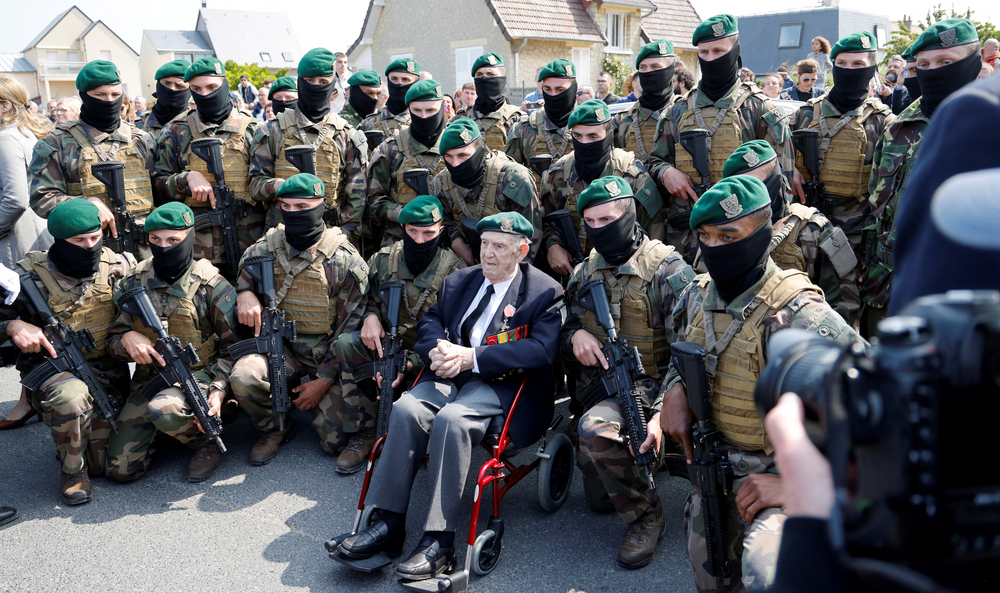 News: France's last surviving D-Day commando joins beach landing ...